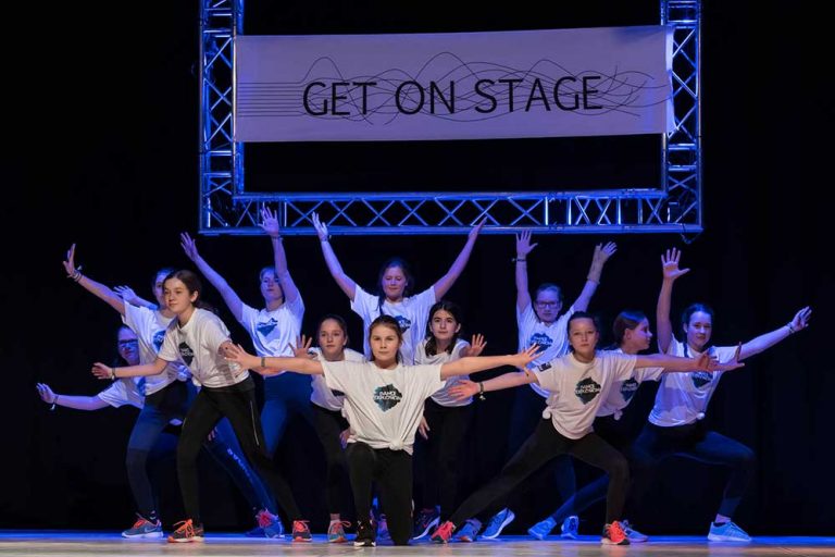 „Get On Stage“ in Dortmund 2020: Kinder und Jugendliche schwingen das ...