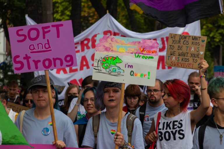 CSD in Dortmund: Demonstration und Straßenfest locken zahlreiche ...