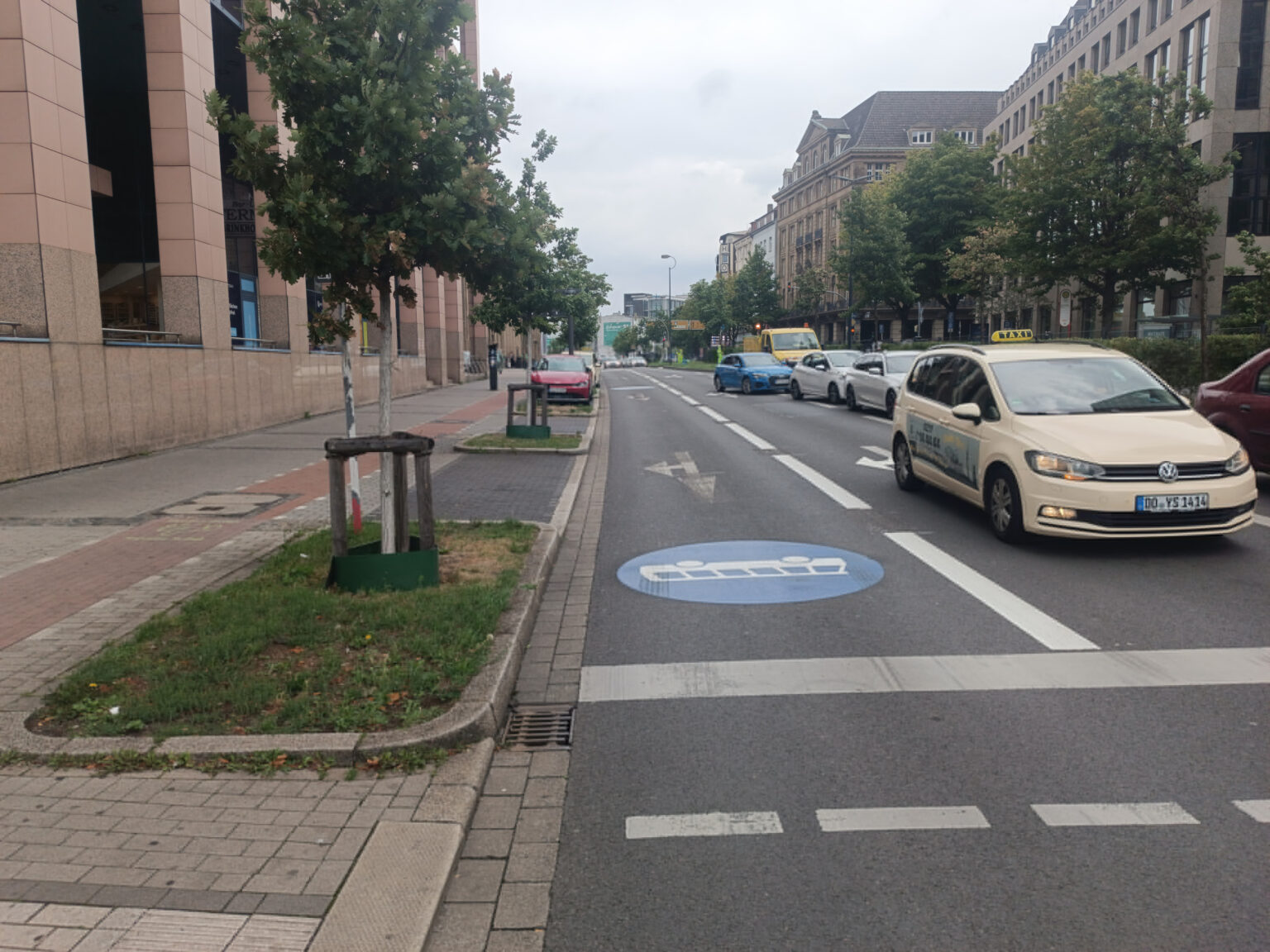 Königswall mit neuer Verkehrsführung: Busspur und kombinierte Bus ...
